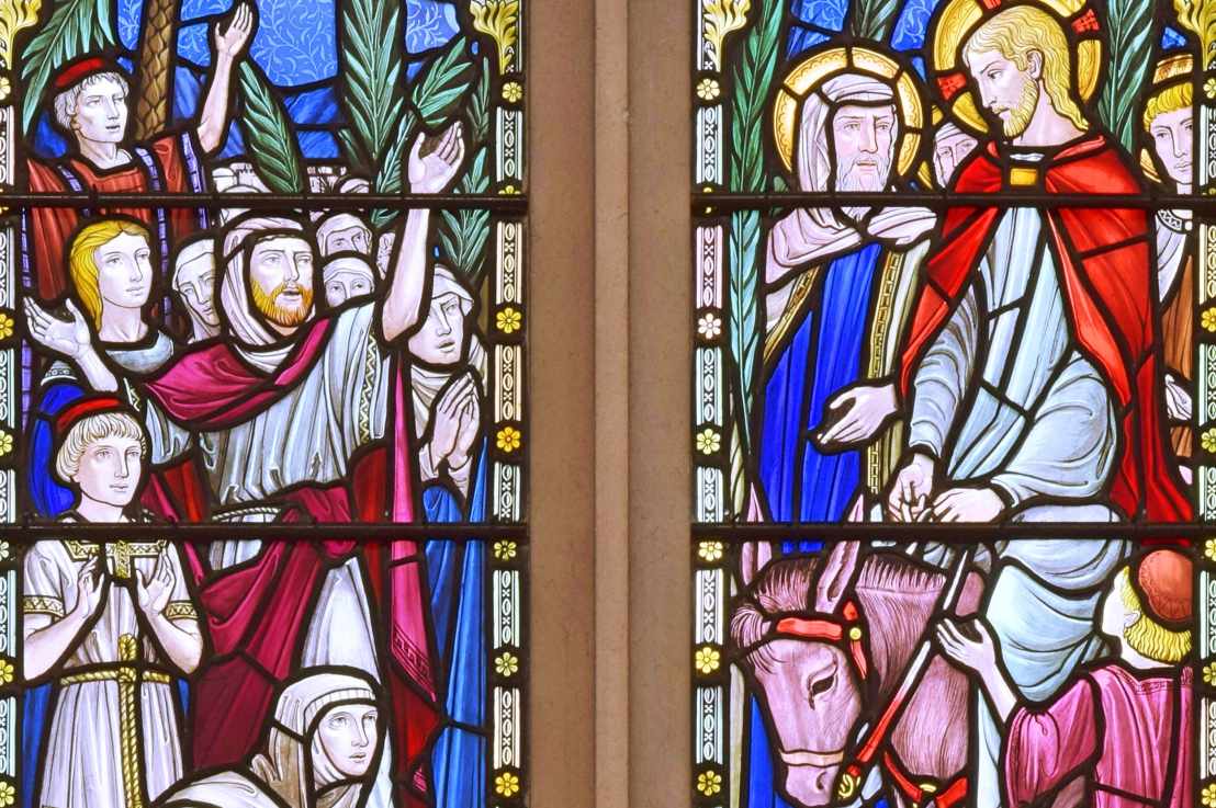 Christ enters Jerusalem (Matthew 21:1-11) – Lo & Behold