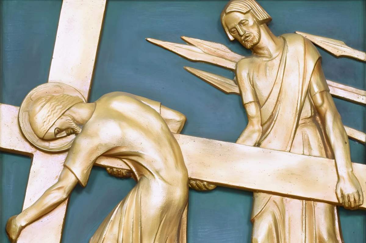 Simon of Cyrene helps Christ (Mark 15:21-22) – Lo & Behold