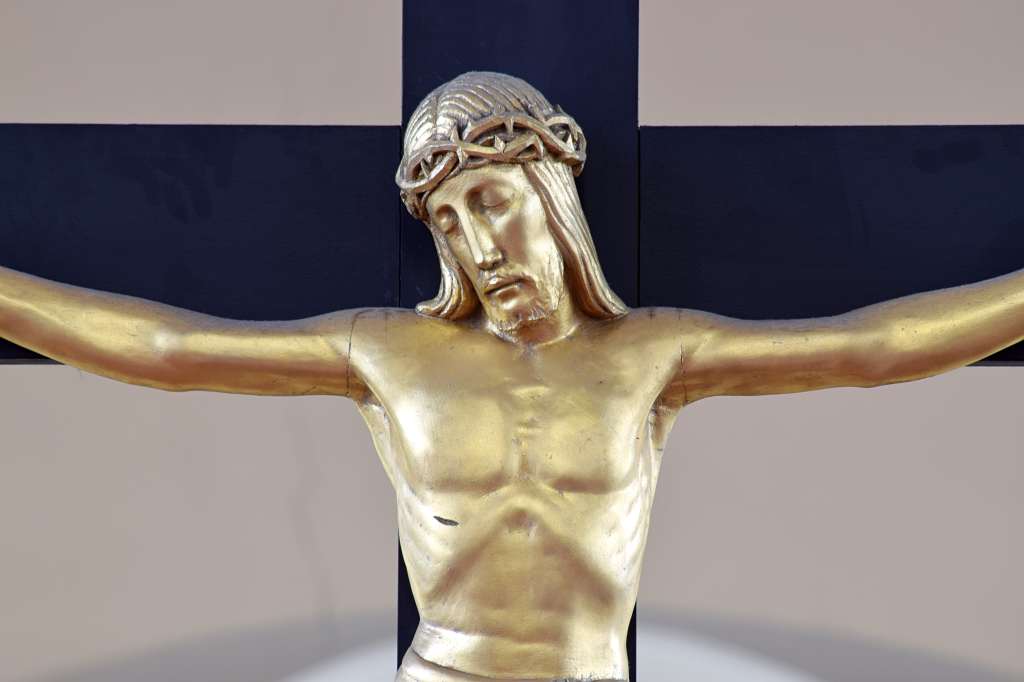 The Stations of the Cross for Lent 2025 – Lo & Behold